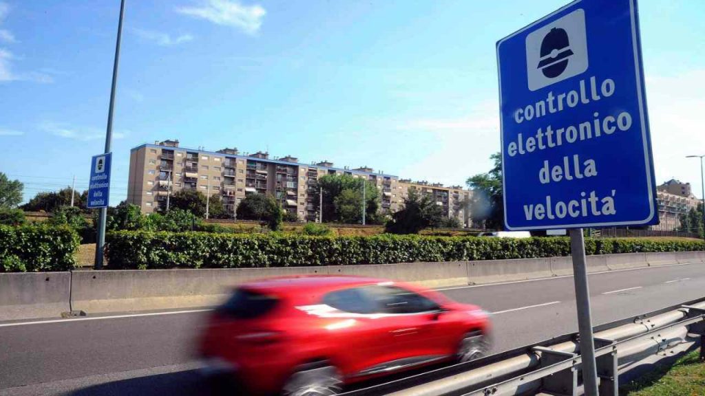 Autovelox, il trucco per andare 30 km/h sopra il limite di velocità e ... Autovelox, il trucco per andare 30 km/h sopra il limite di velocità e ...